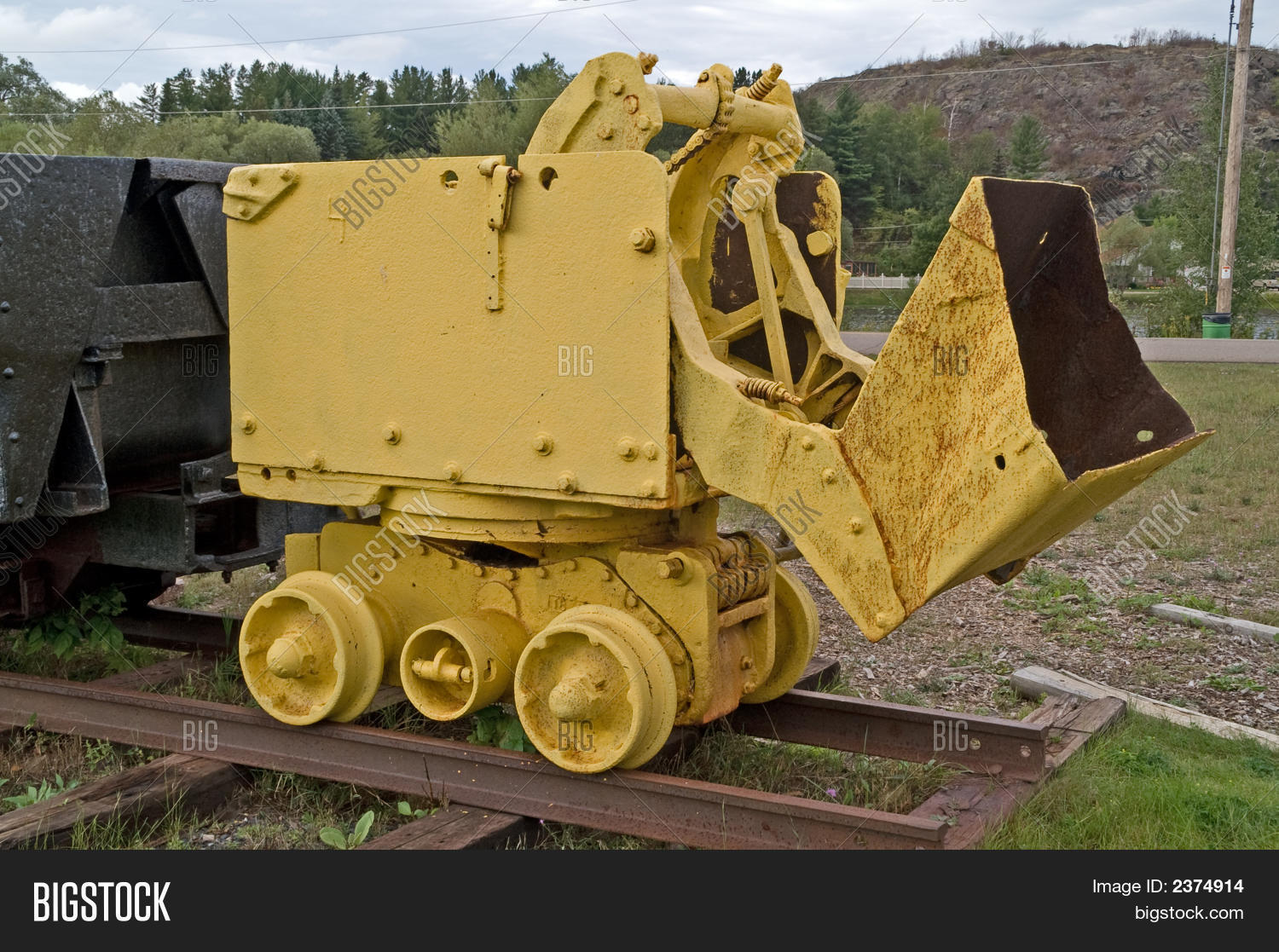 Overshot Shovel Loader Image & Photo (Free Trial) | Bigstock