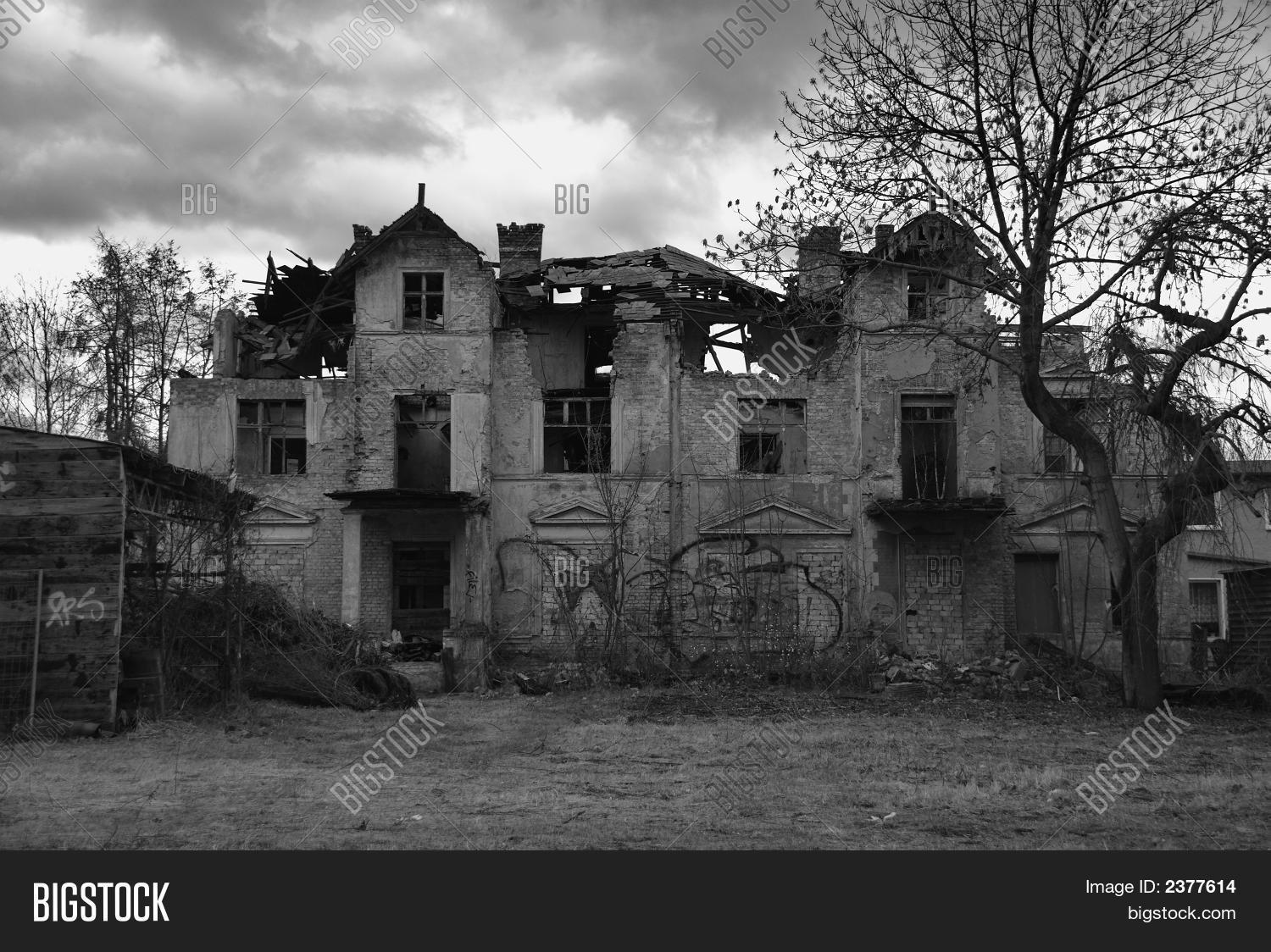 Old Ghostlike House Image & Photo (Free Trial) | Bigstock