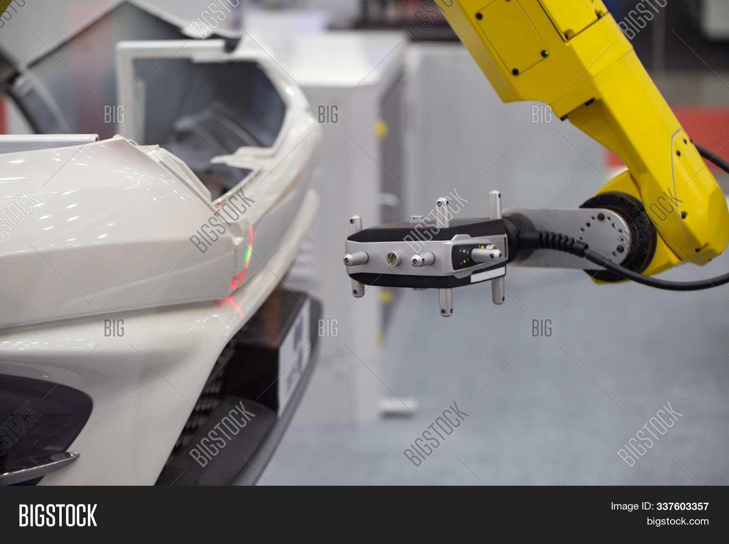 Automated Robotic Arm Image & Photo (Free Trial) | Bigstock