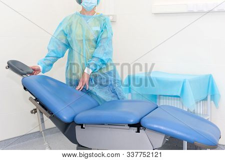 Nurse Operating Room Image & Photo (Free Trial) | Bigstock