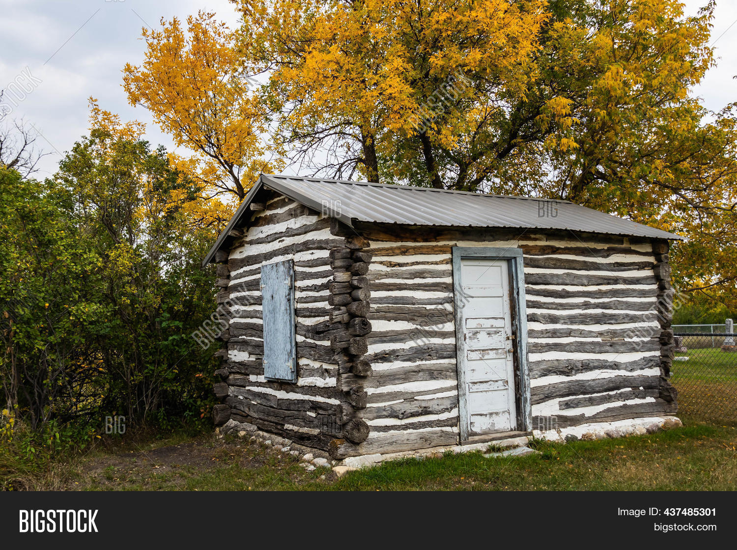 Old Pioneer Log Cabin Image & Photo (Free Trial) | Bigstock