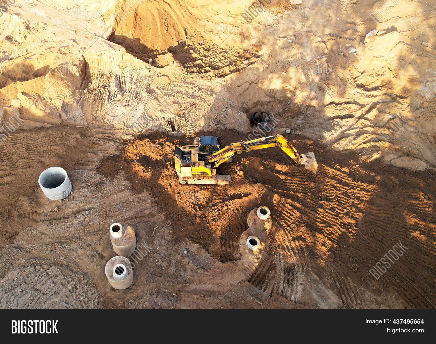 Excavator Dig Ground Image & Photo (Free Trial) | Bigstock