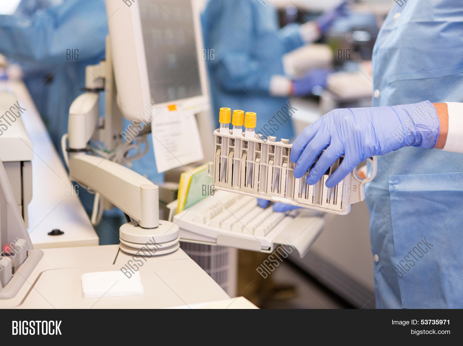 Lab Tech 图片和照片（免费试用） | Bigstock