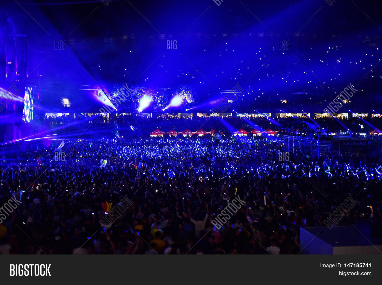 Partying Crowd Live Image & Photo (Free Trial) | Bigstock