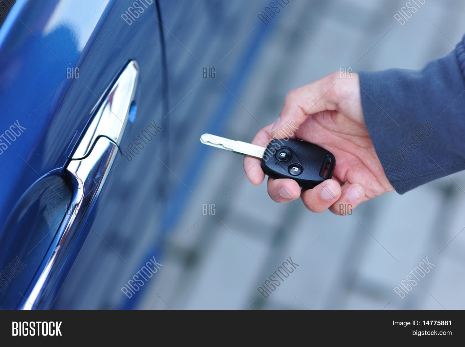 Car Key Man's Hand Image & Photo (Free Trial) | Bigstock