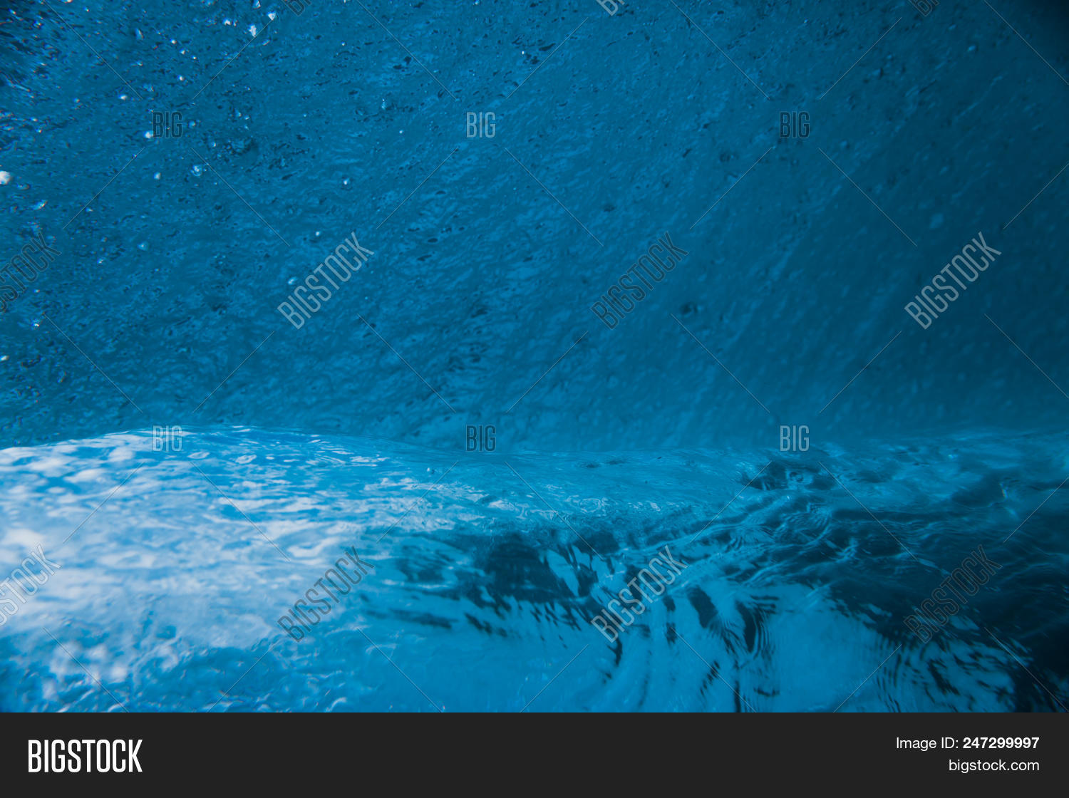 Underwater Barrel Wave Image & Photo (Free Trial) | Bigstock