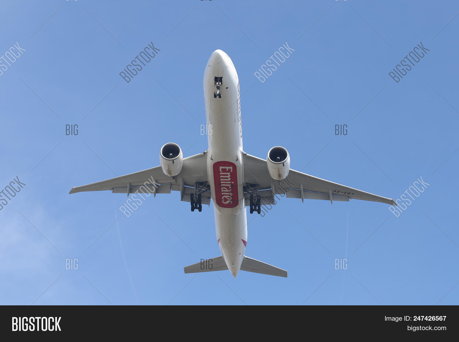 Airplane Approach Image & Photo (Free Trial) | Bigstock