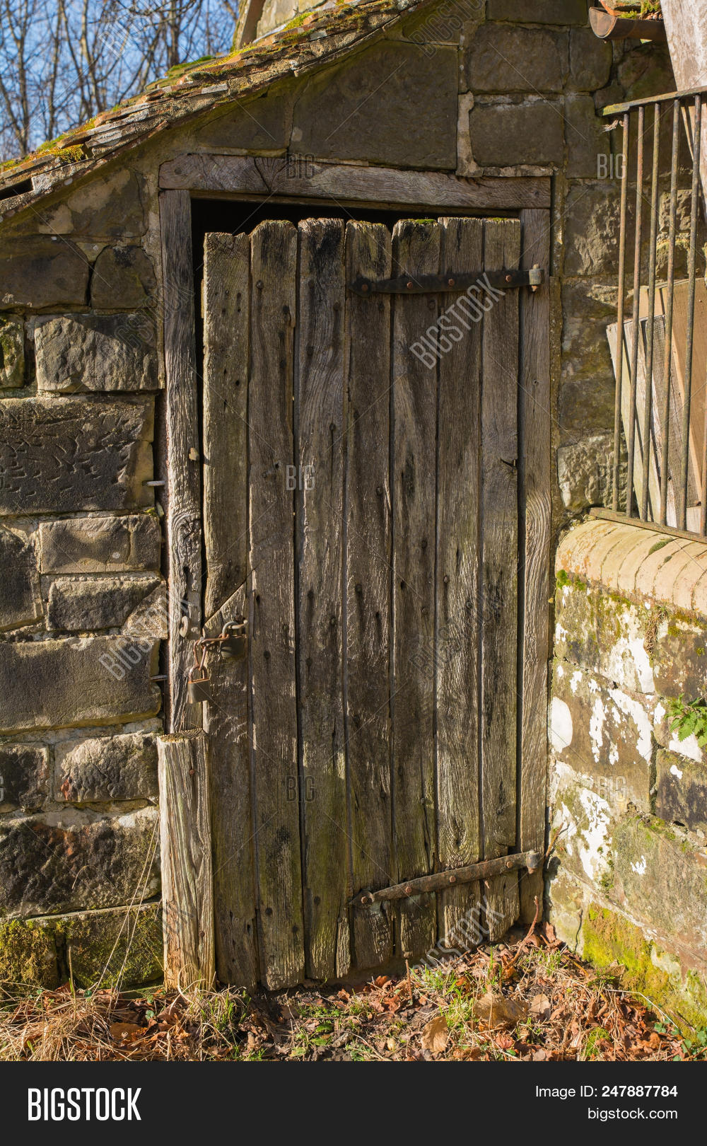 Old Dilapidated Wooden Image & Photo (Free Trial) | Bigstock