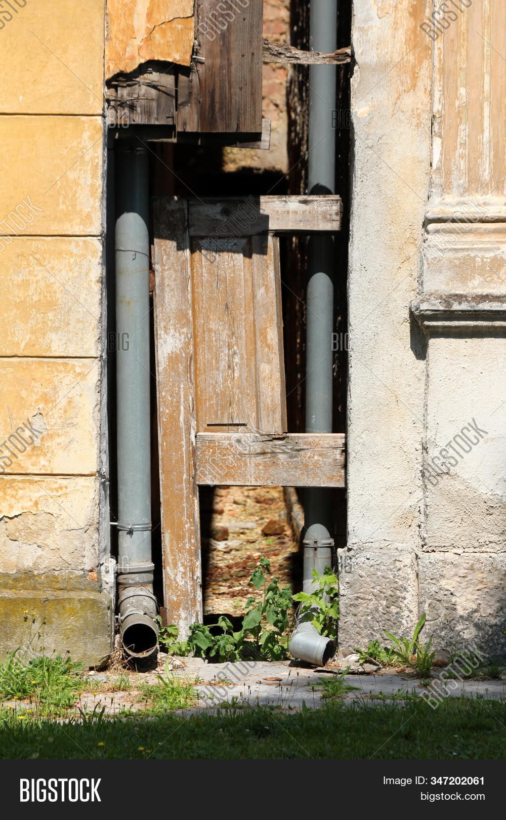 Broken Gutter Rainfall Image & Photo (Free Trial) | Bigstock
