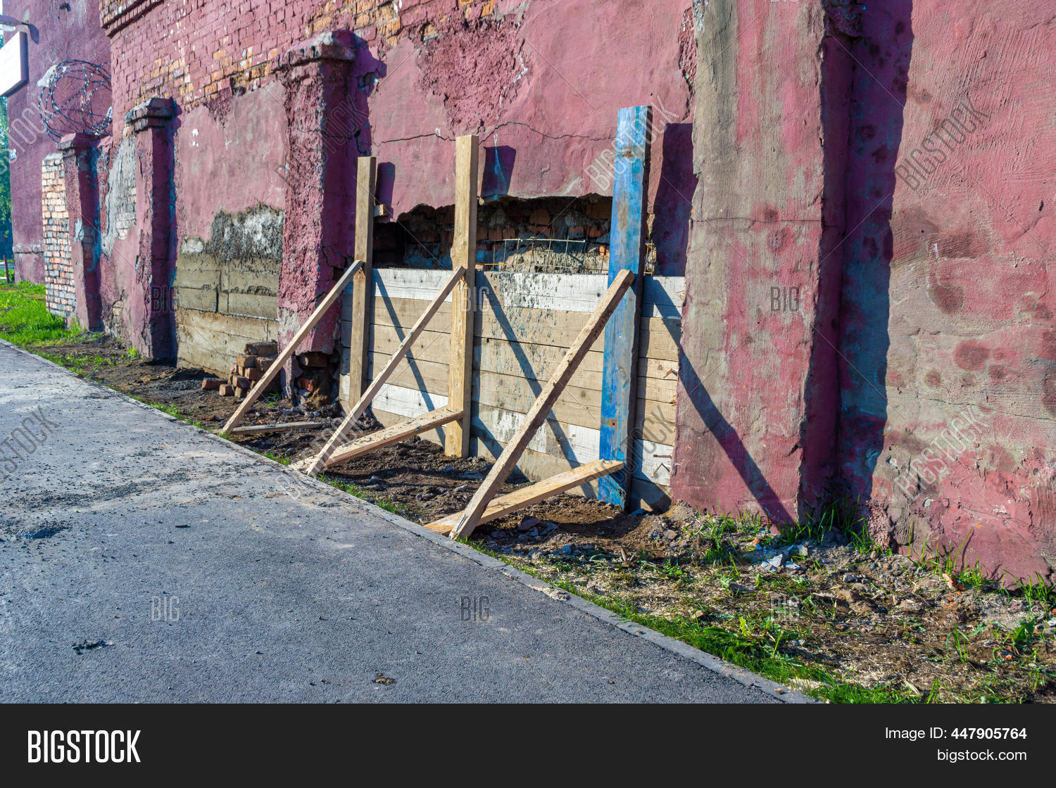 Temporary Retaining Image & Photo (Free Trial) | Bigstock