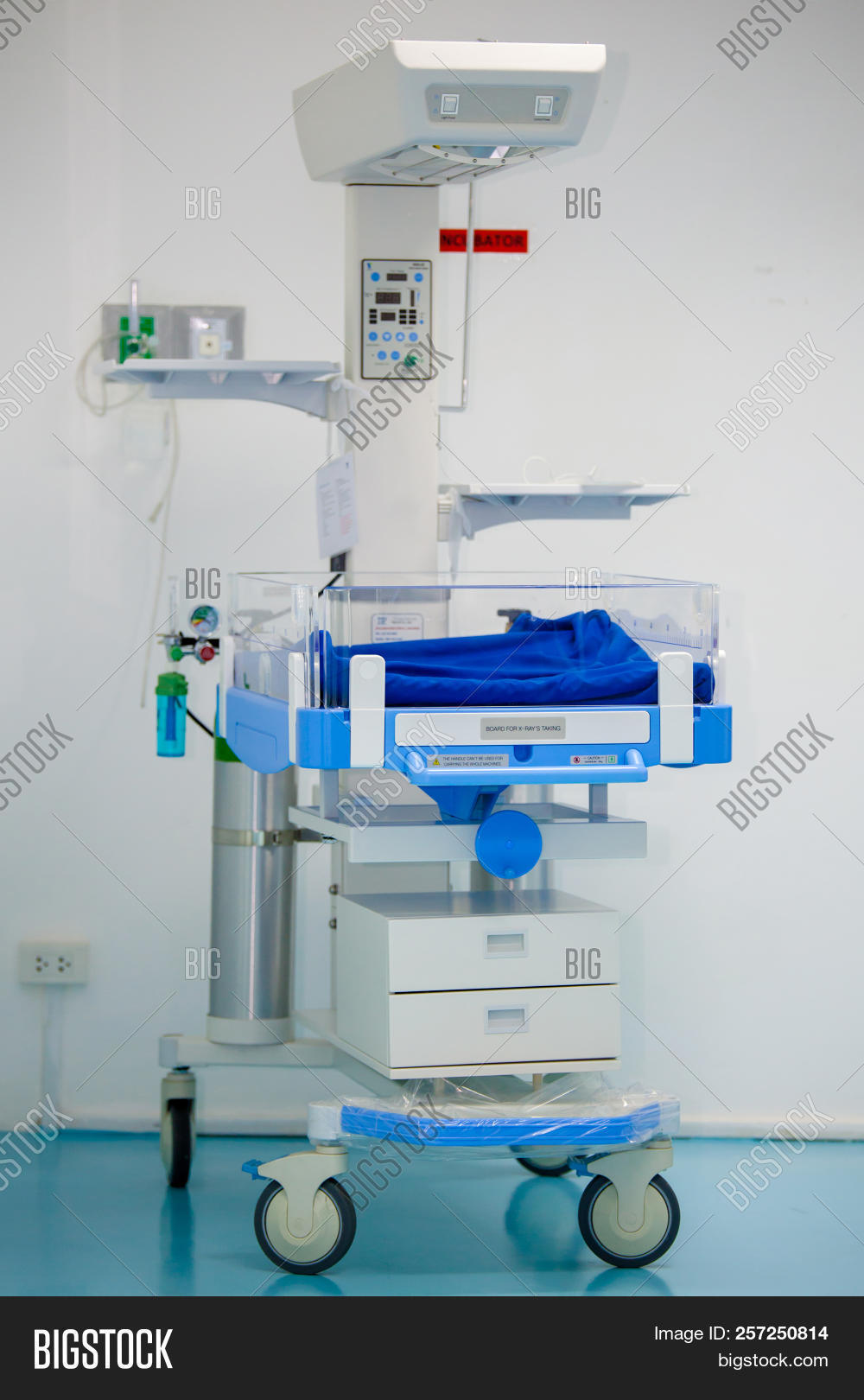 Infant Incubator Image & Photo (Free Trial) | Bigstock
