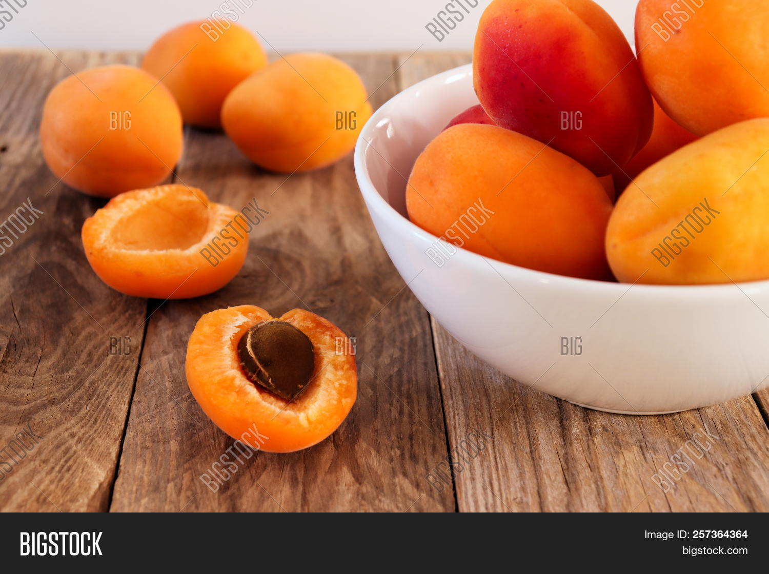 Imagen y foto Fresh Apricots (prueba gratis) | Bigstock
