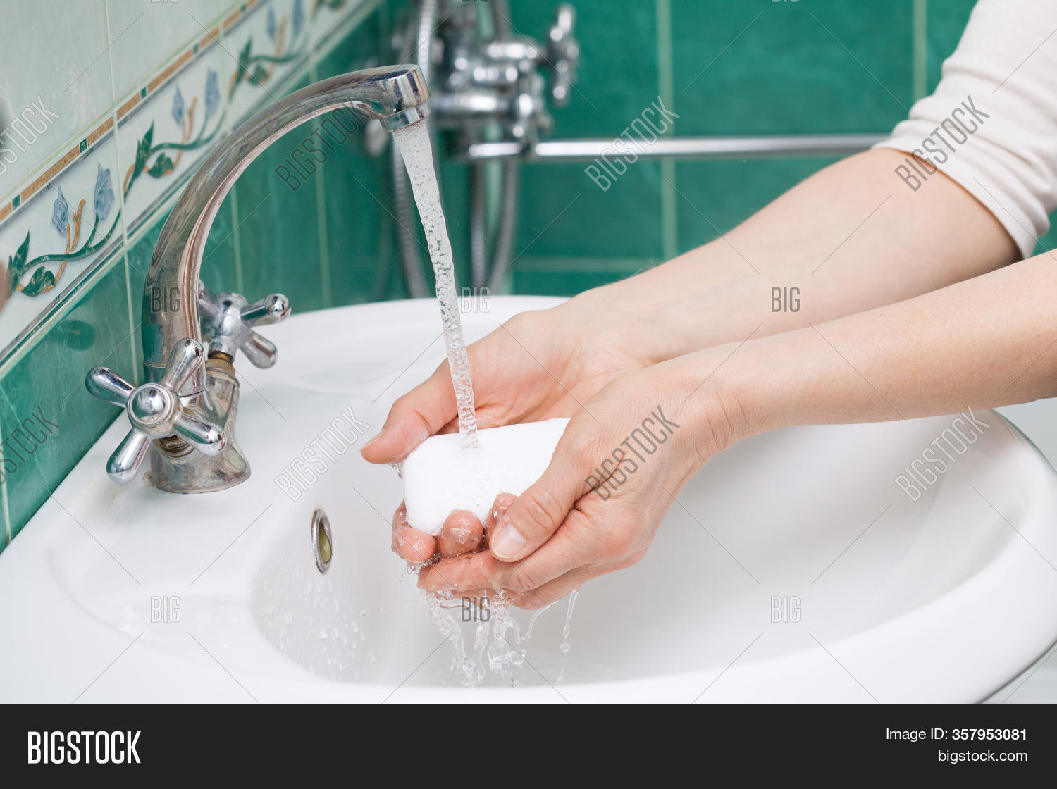 Wash Hands Thoroughly Image & Photo (Free Trial) | Bigstock