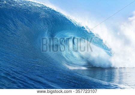 Big Blue Ocean Wave Image & Photo (Free Trial) | Bigstock