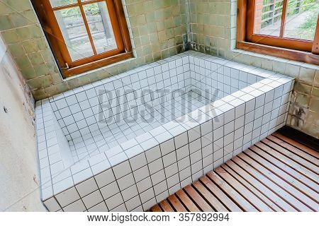 Detail Bathtub Fill Image & Photo (Free Trial) | Bigstock