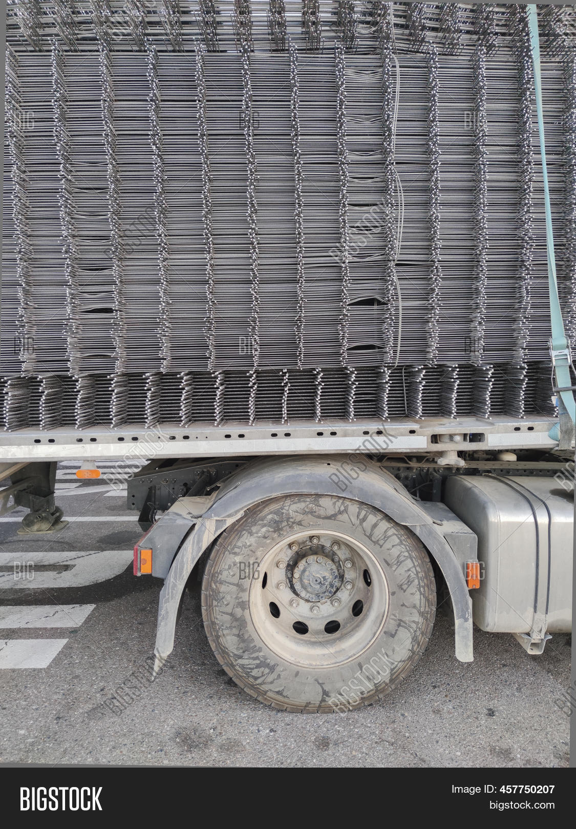 Reinforcing Bars Image & Photo (Free Trial) | Bigstock