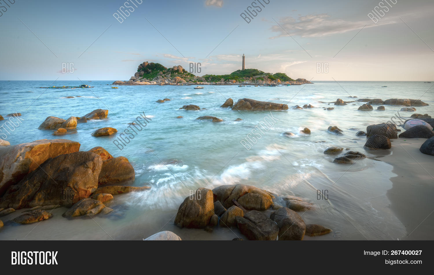 Ke Ga Lighthouse Image & Photo (Free Trial) | Bigstock