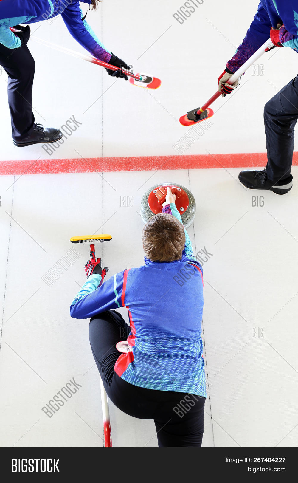 Curling Game. Player Image & Photo (Free Trial) | Bigstock
