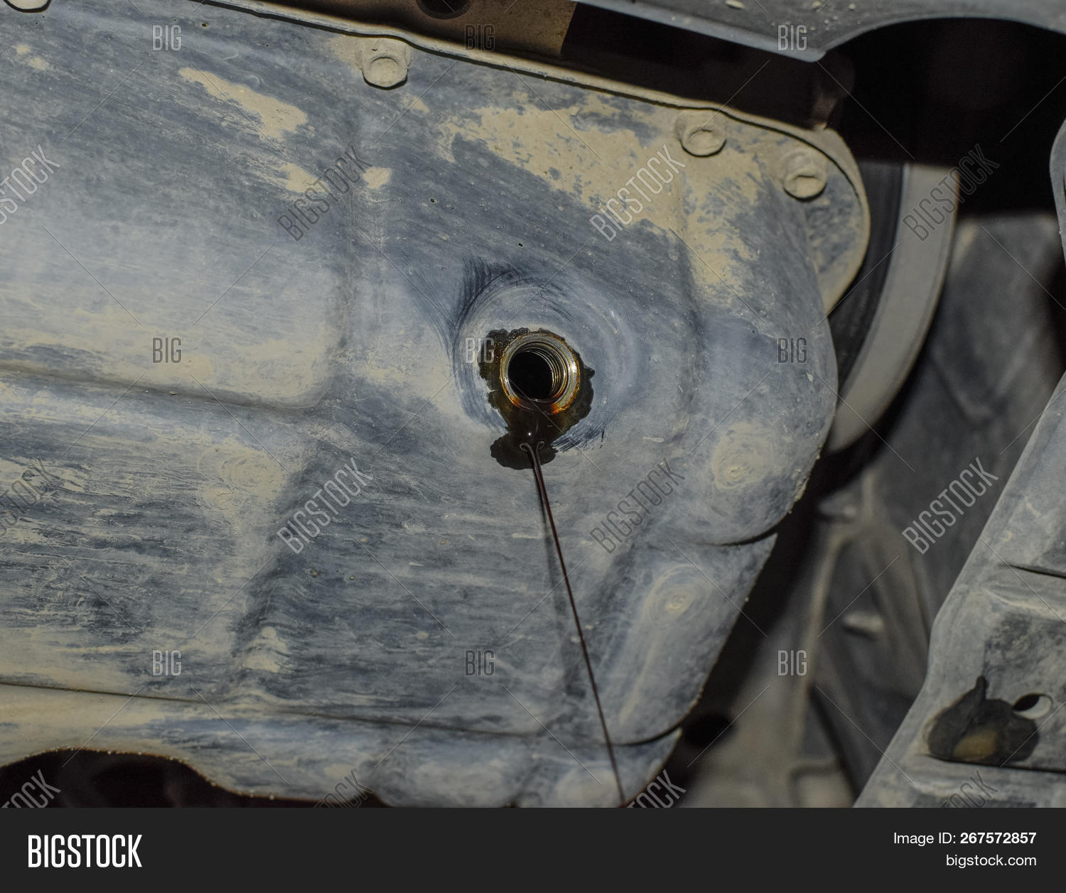 Drain Old Oil Engine Image & Photo (Free Trial) | Bigstock