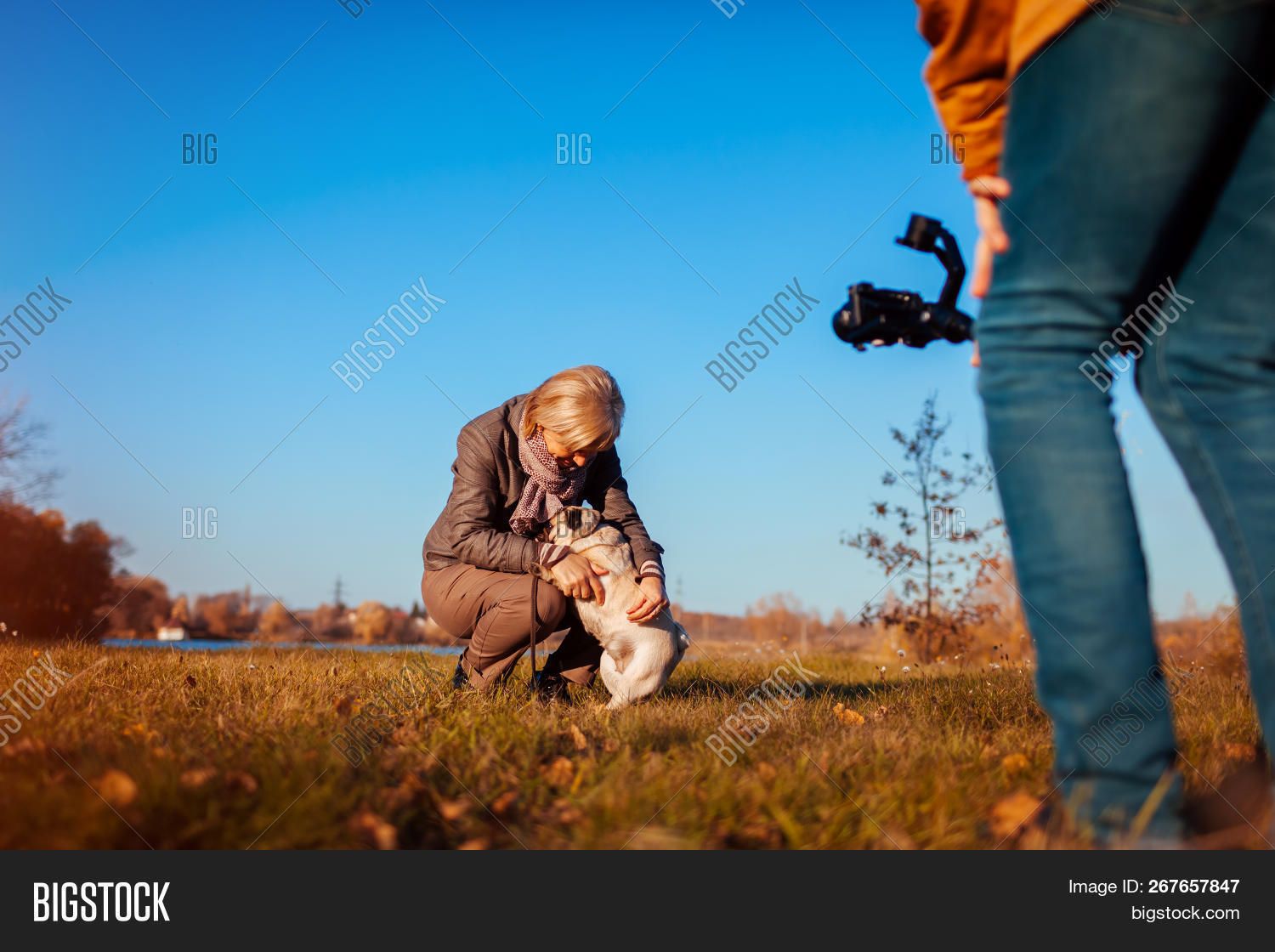 Videographer Filming Image & Photo (Free Trial) | Bigstock