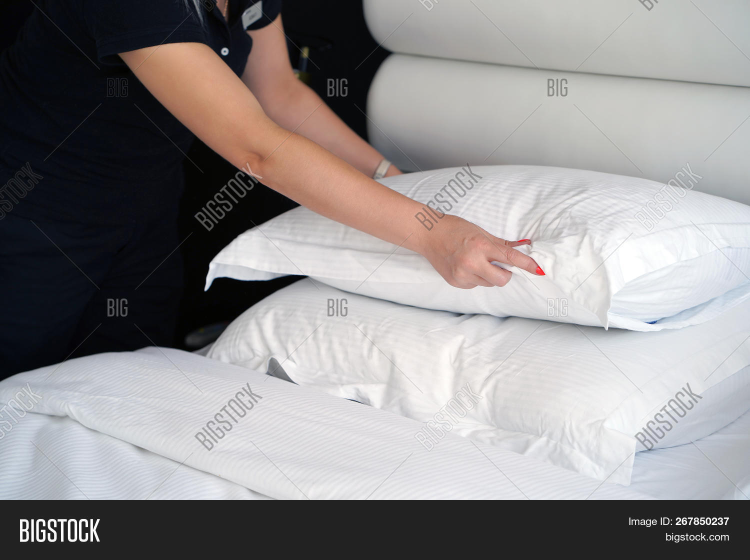 Maid Making Bed Hotel Image & Photo (Free Trial) | Bigstock