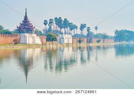 Walls Royal Palace Image & Photo (Free Trial) | Bigstock
