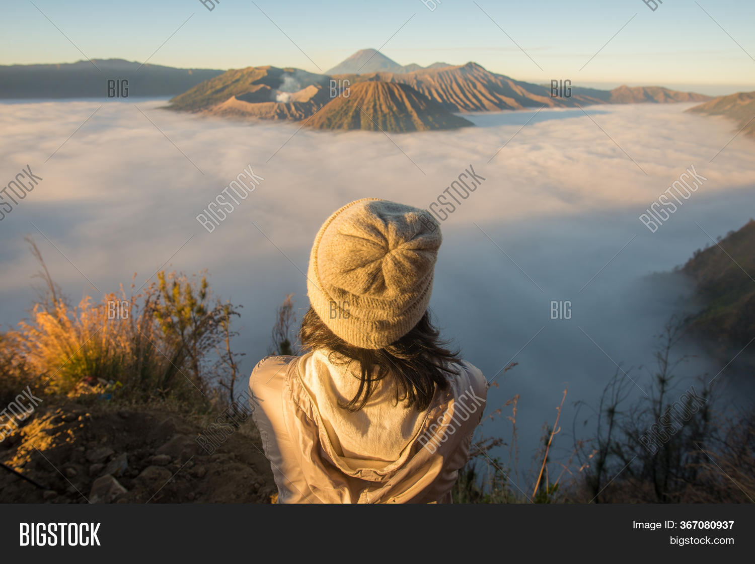 Back View Asian Women Image & Photo (Free Trial) | Bigstock