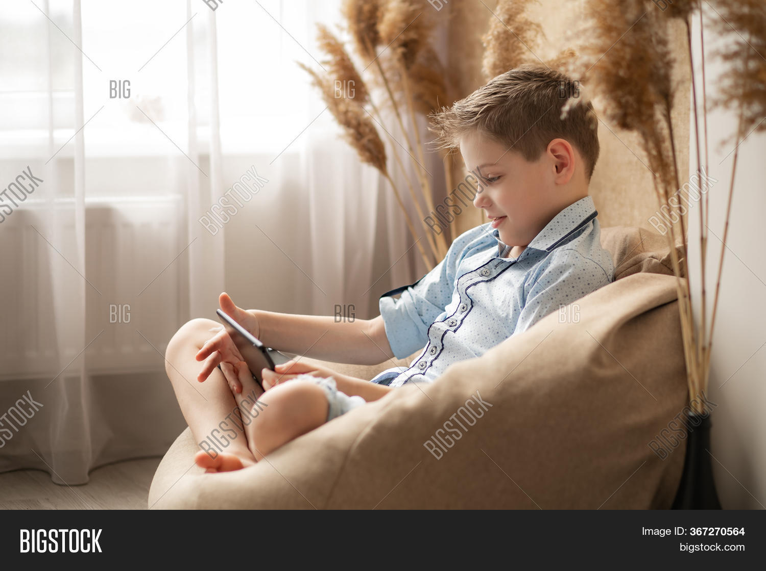 Guy Communicates Image & Photo (Free Trial) | Bigstock