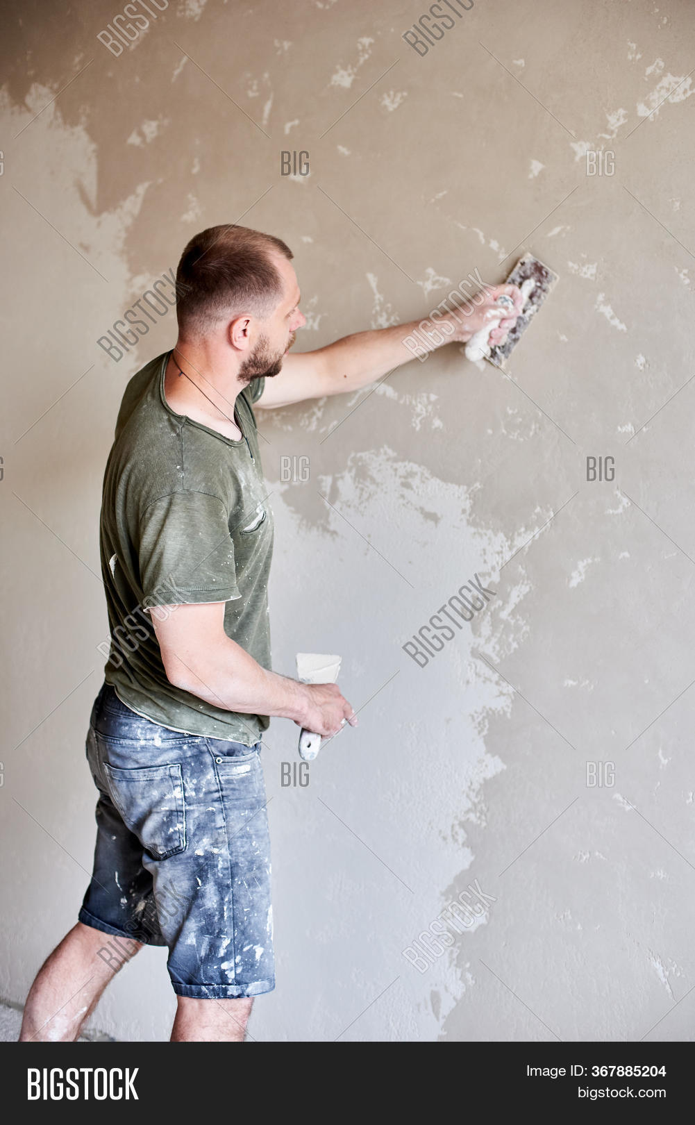 Male Plastering Wall Image & Photo (Free Trial) | Bigstock
