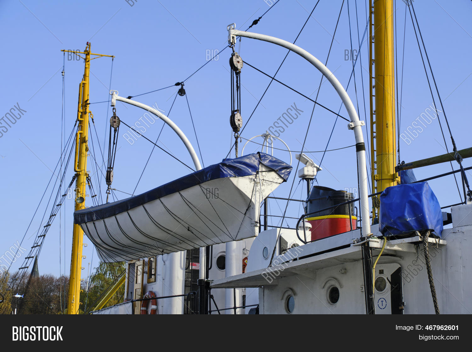Wooden Lifeboat Image & Photo (Free Trial) | Bigstock