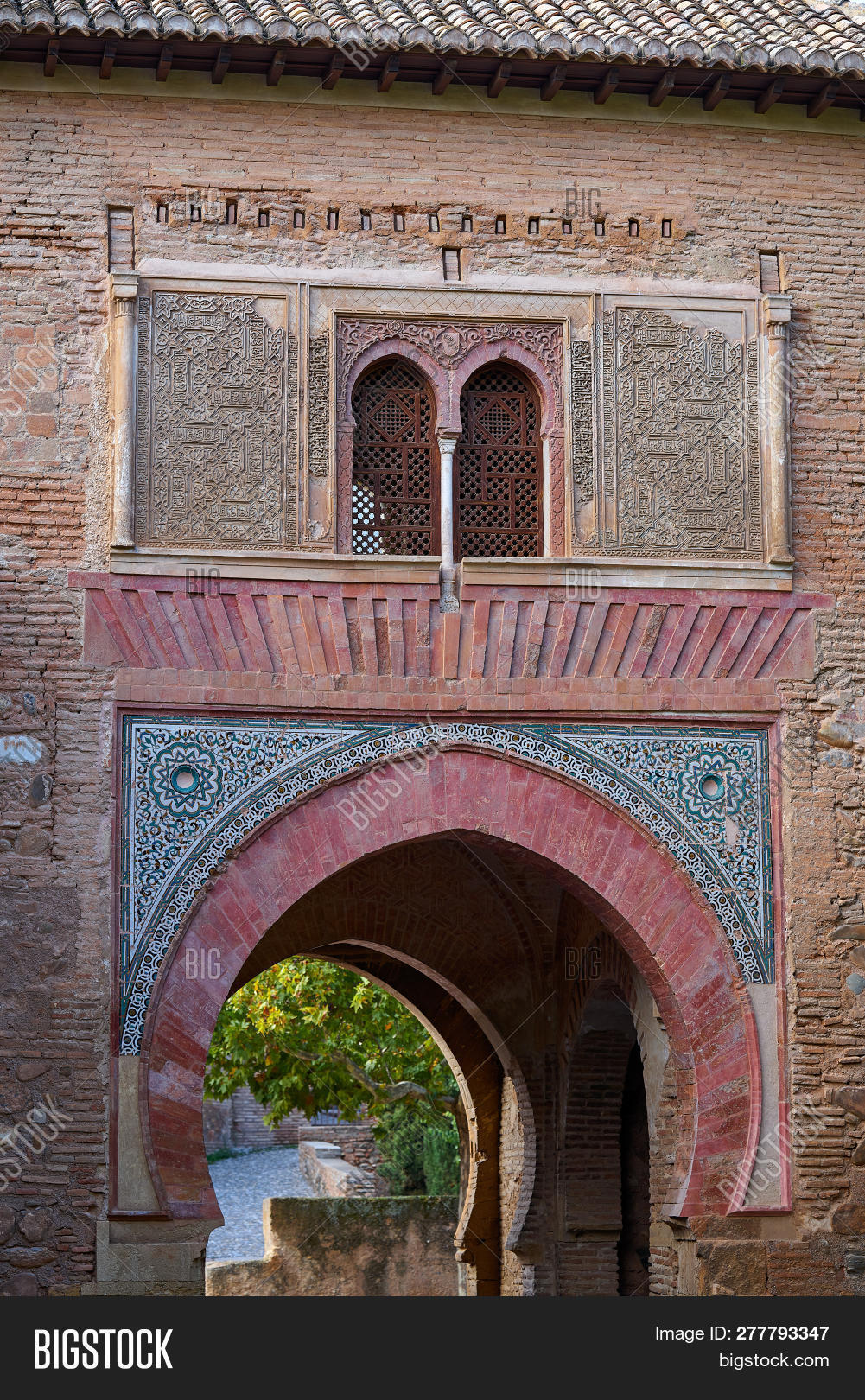 Alhambra Arch Puerta Image & Photo (Free Trial) | Bigstock