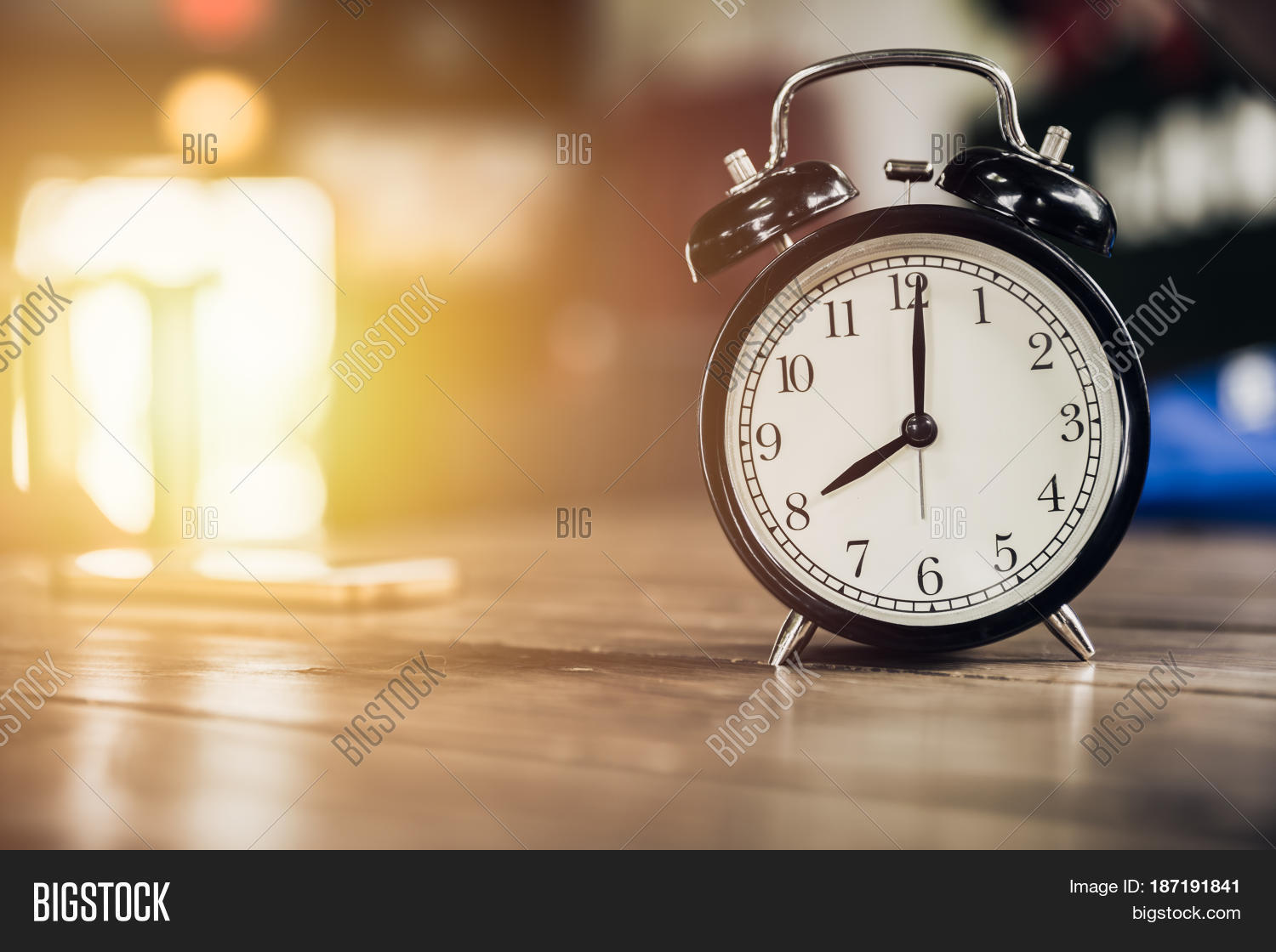 8 O'clock Time Retro Image & Photo (Free Trial) | Bigstock