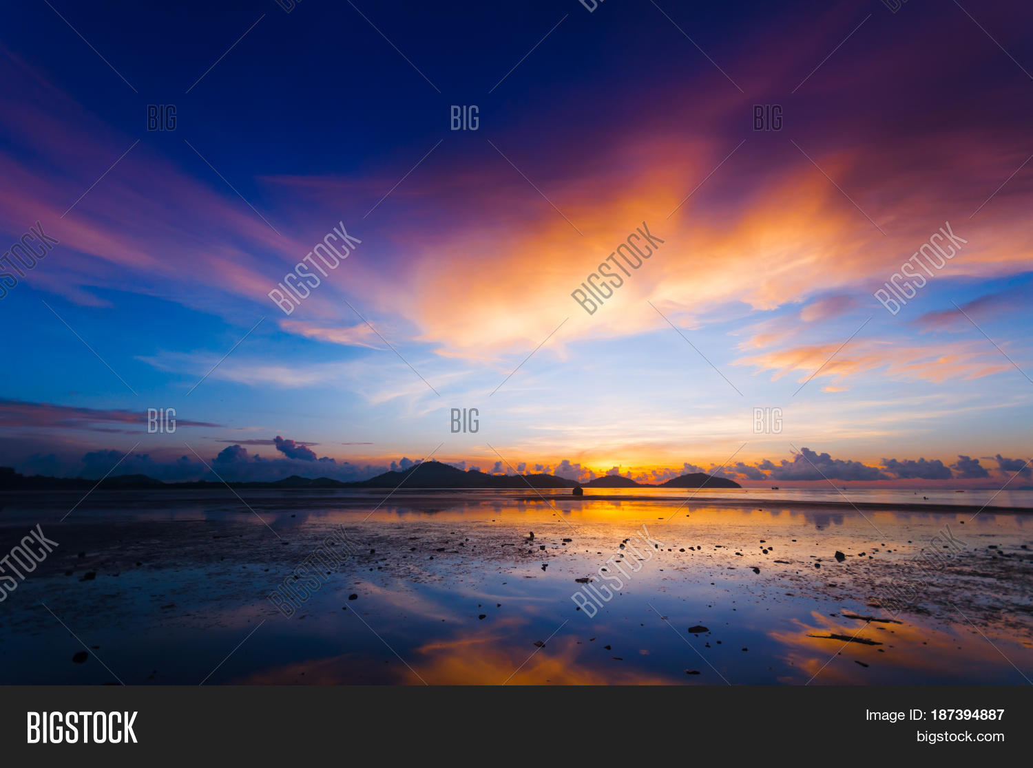 Imagen y foto Harbor Dawn Before (prueba gratis) | Bigstock