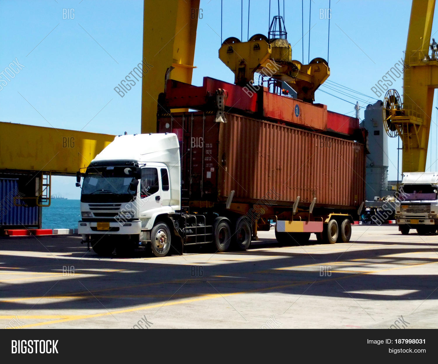 Loading Container Image & Photo (Free Trial) | Bigstock
