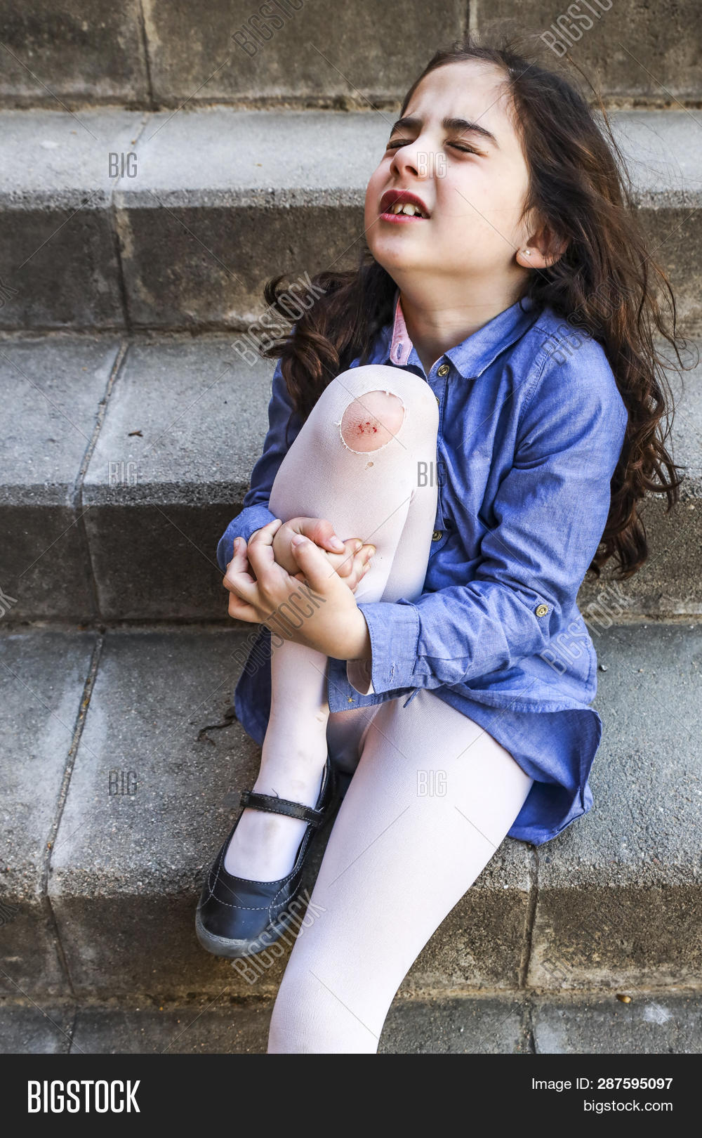 Little Girl Crying Image & Photo (Free Trial) | Bigstock