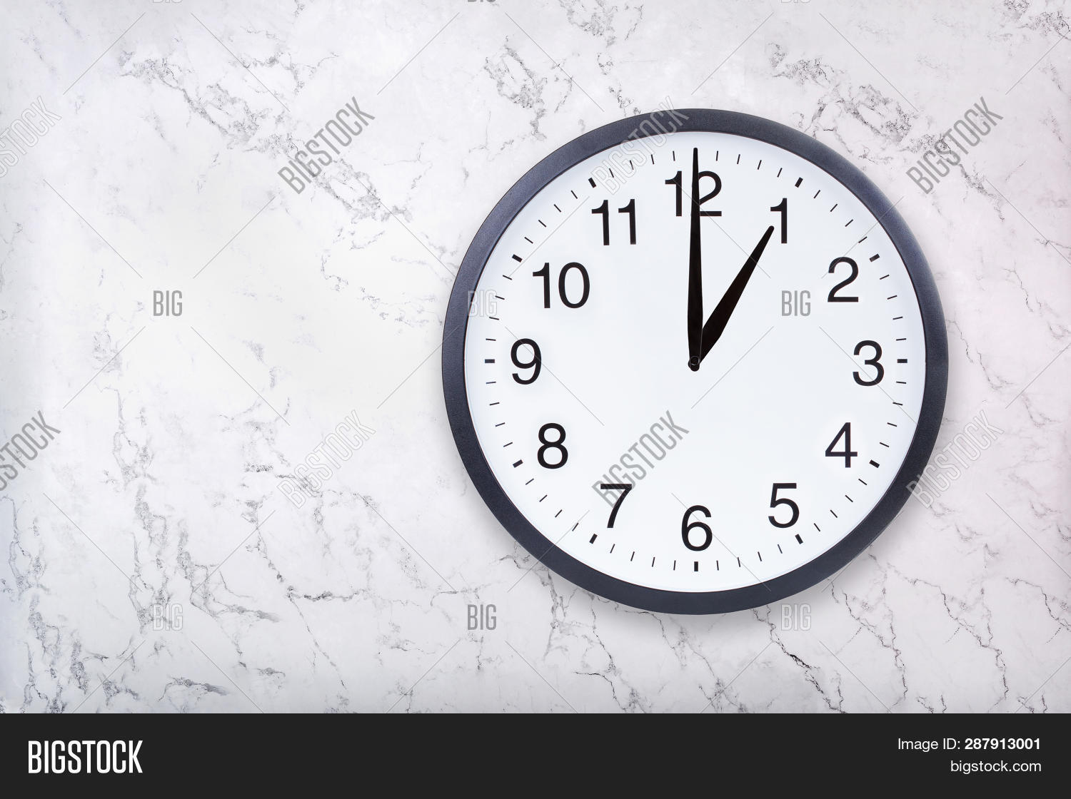 Wall Clock Show One Image & Photo (Free Trial) | Bigstock