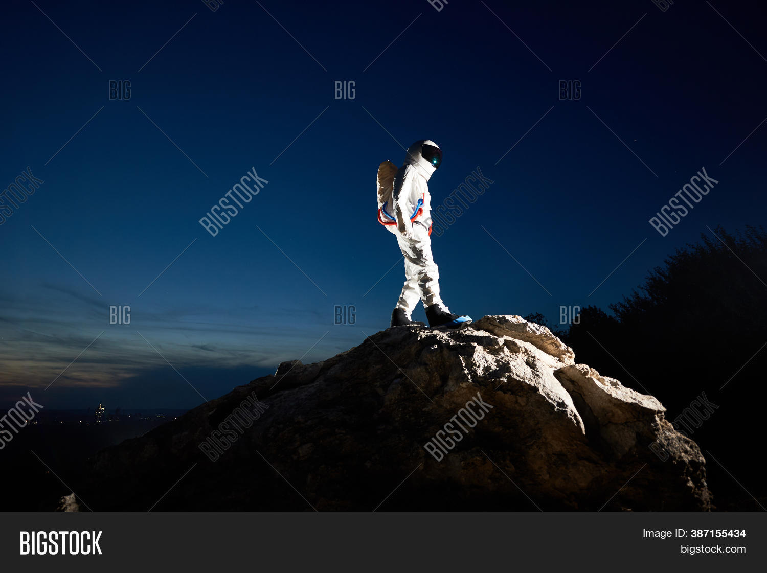 Full Length Spaceman Image & Photo (Free Trial) | Bigstock