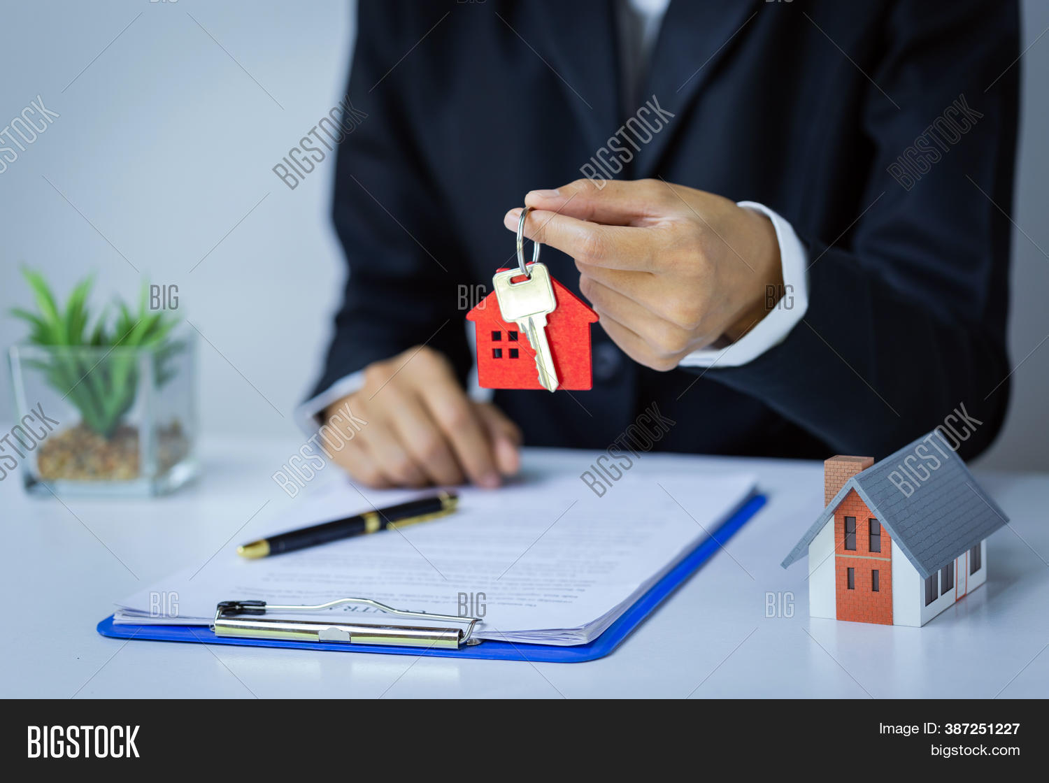 Red House Key Hand Image & Photo (Free Trial) | Bigstock