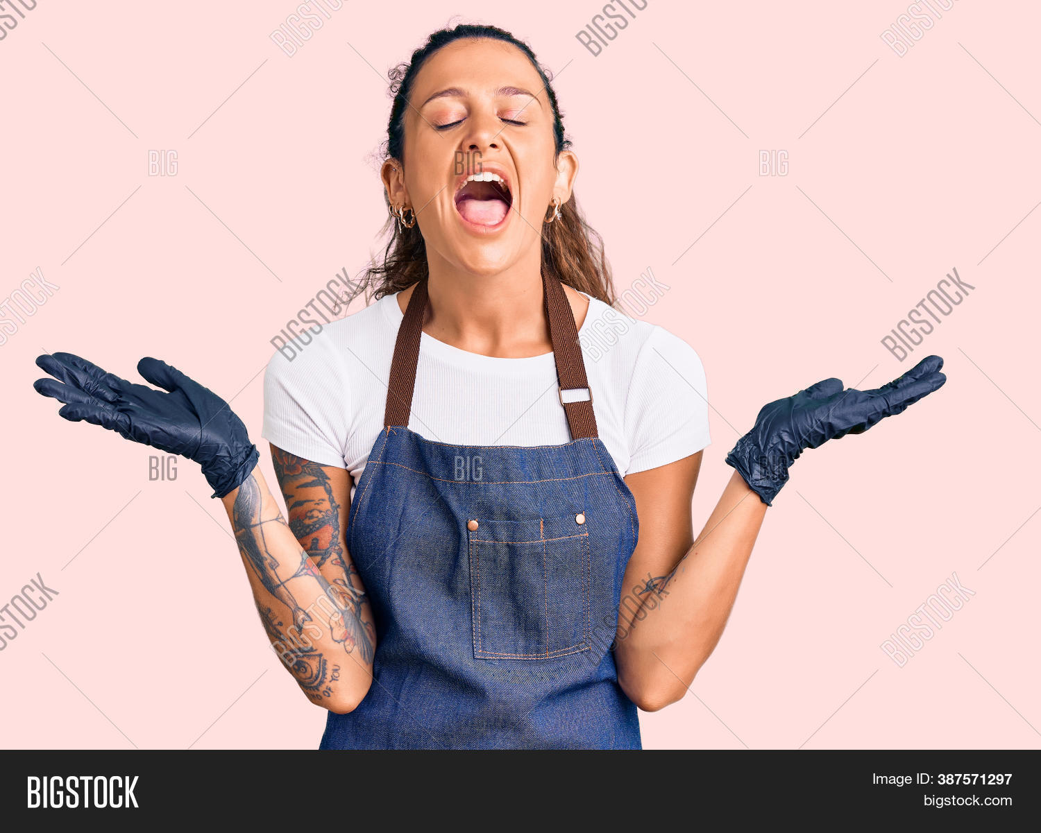 Young Hispanic Woman Image & Photo (Free Trial) | Bigstock