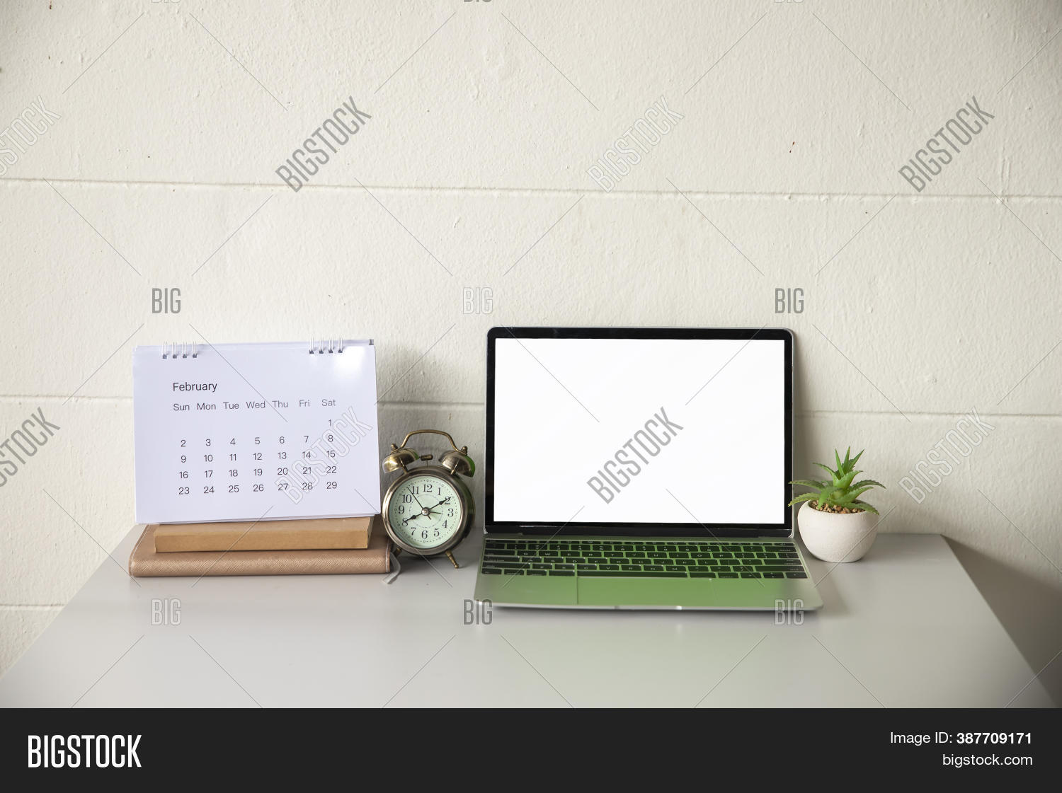 Calendar Desk Laptop Image & Photo (Free Trial) | Bigstock