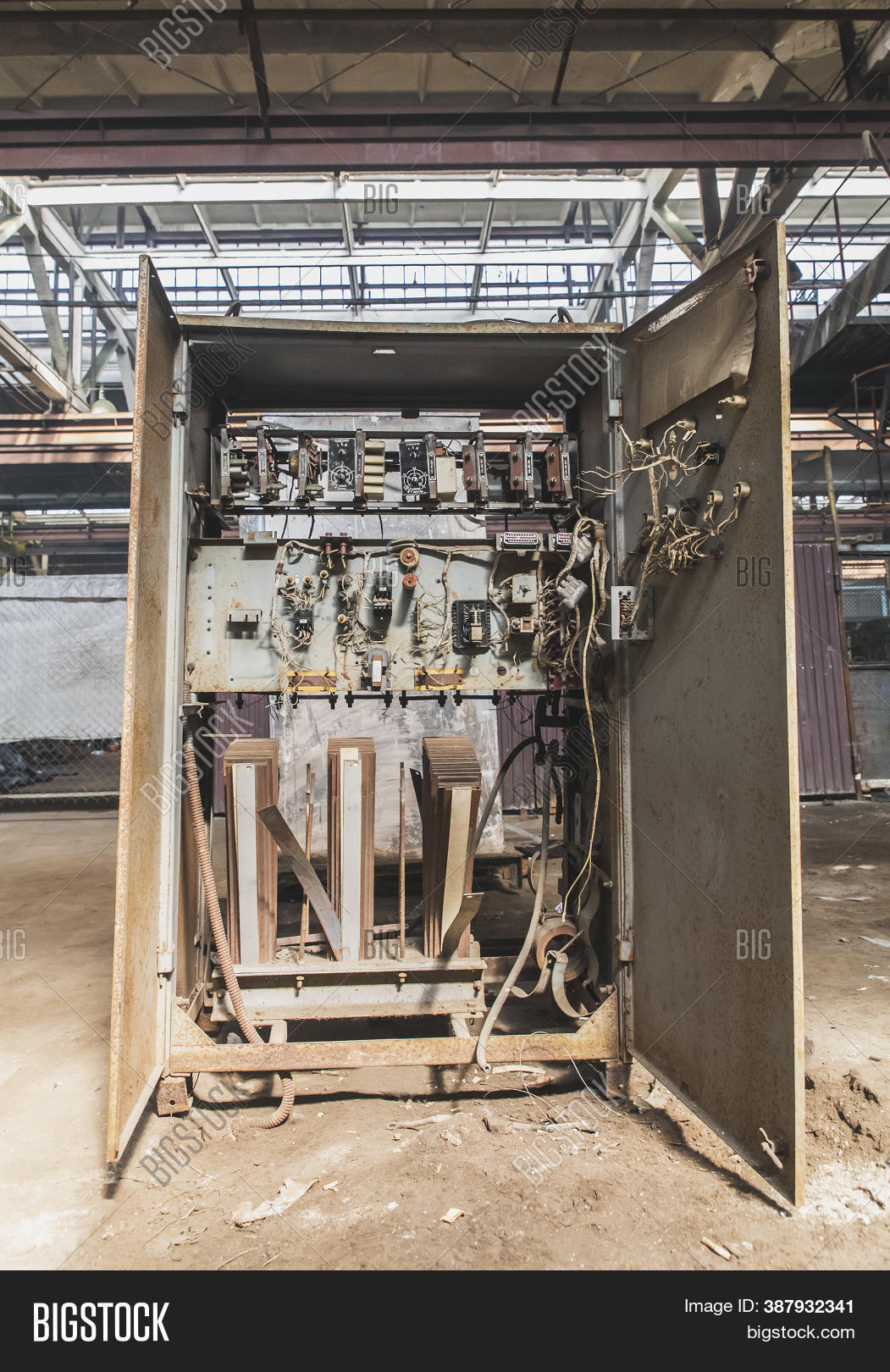 Broken Electrical Image & Photo (Free Trial) | Bigstock