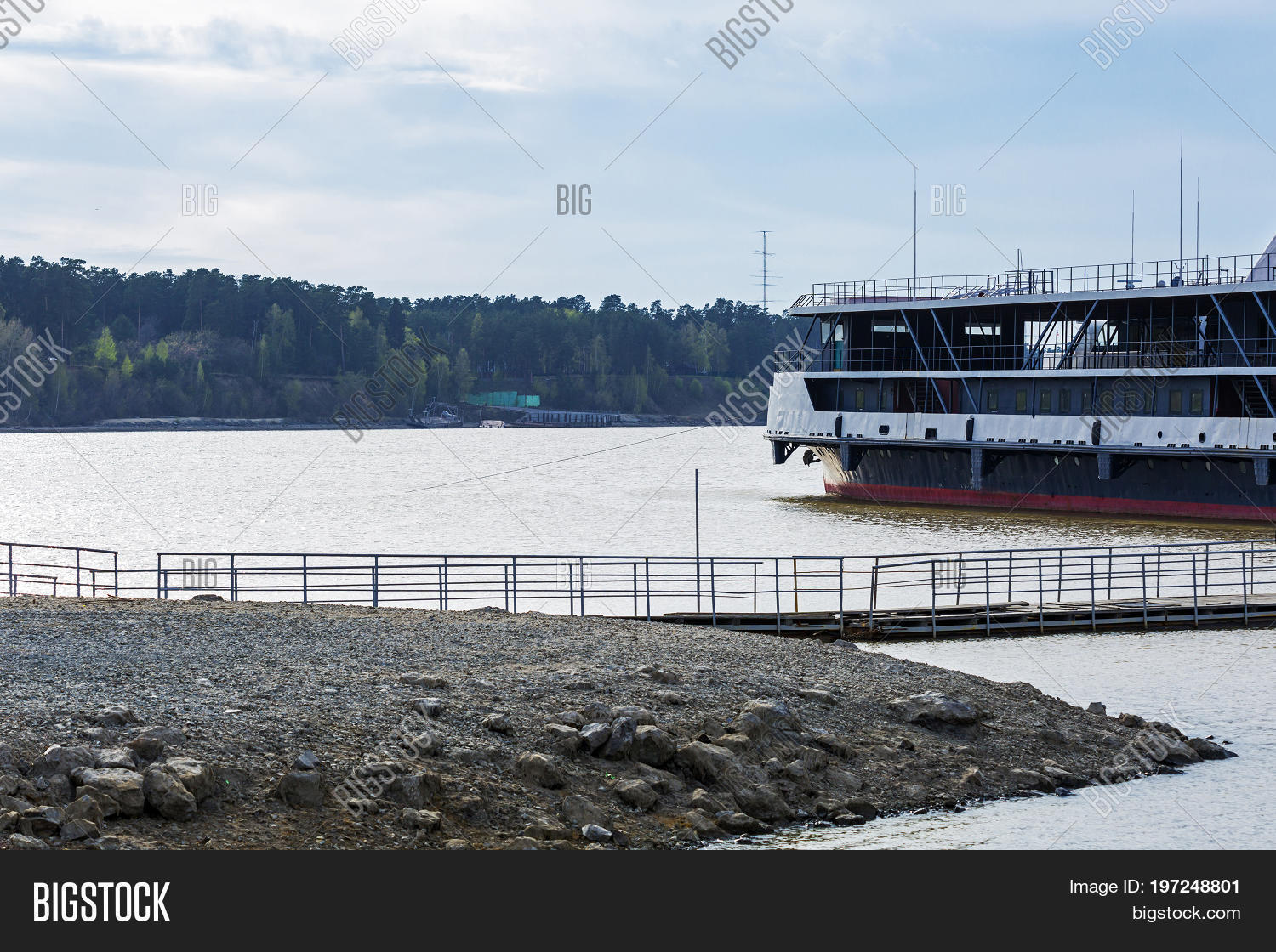 Imagen y foto Berd ' River ( (prueba gratis) | Bigstock