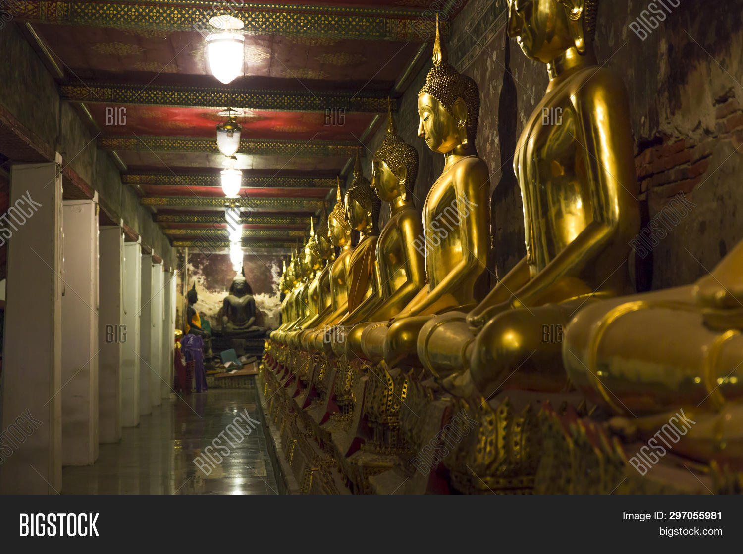 Line Golden Statues Image & Photo (Free Trial) | Bigstock