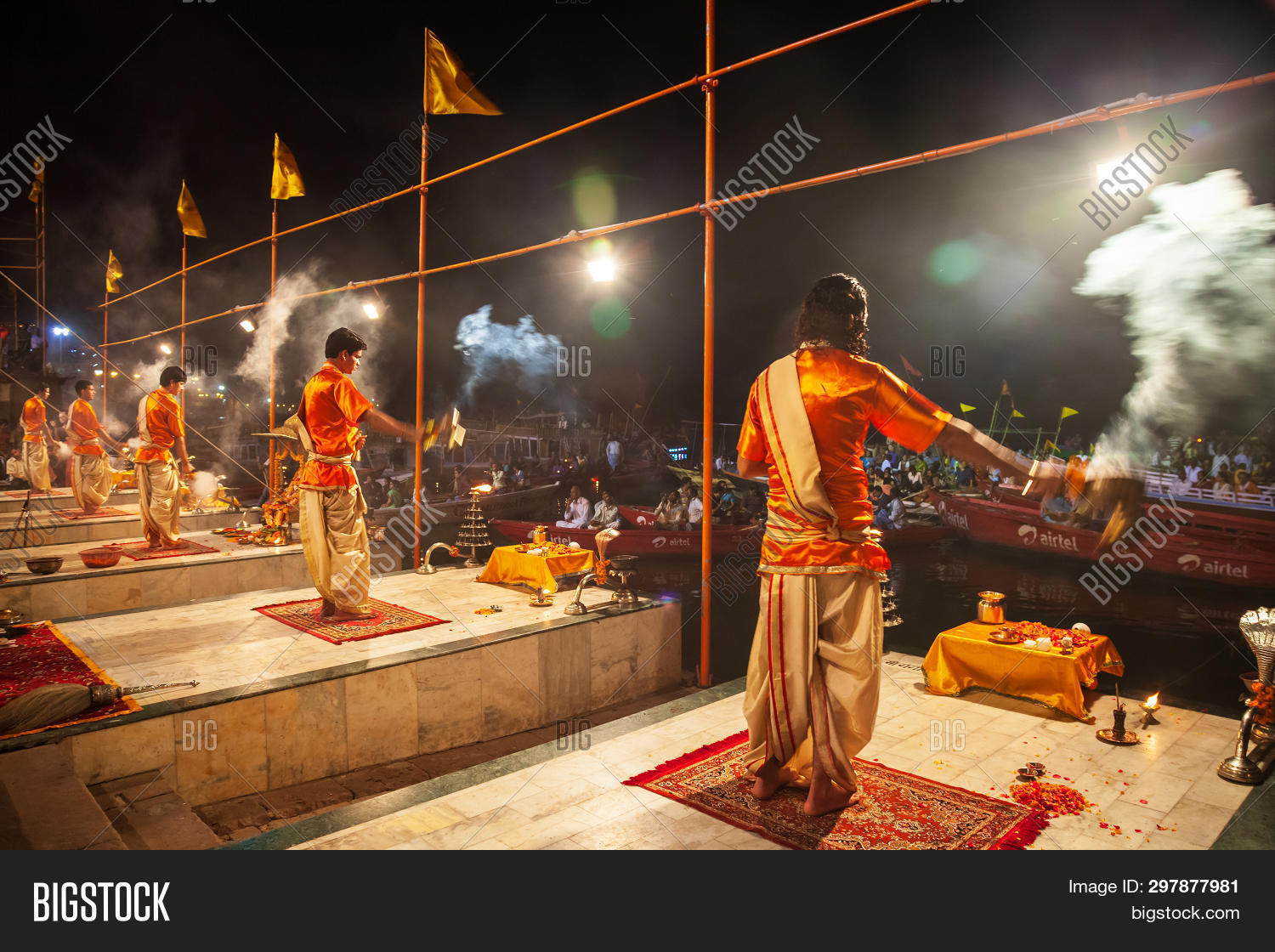 Imagen y foto Varanasi, India - (prueba gratis) | Bigstock