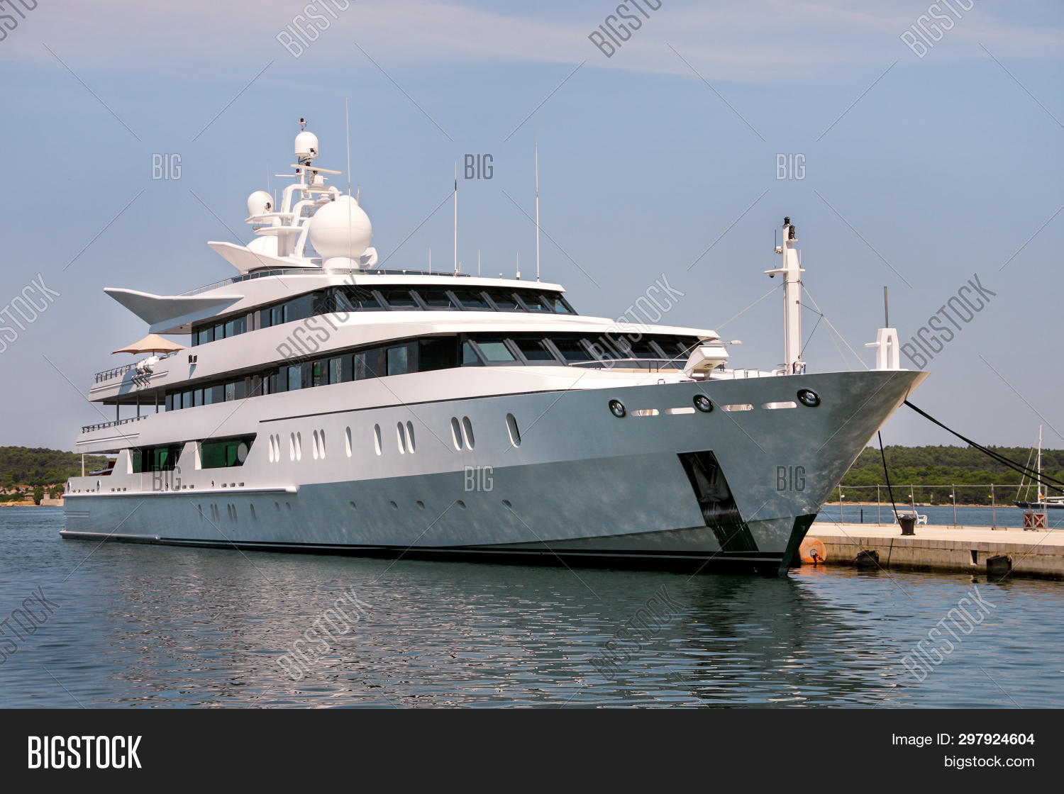 Large Modern Luxury Image & Photo (Free Trial) | Bigstock