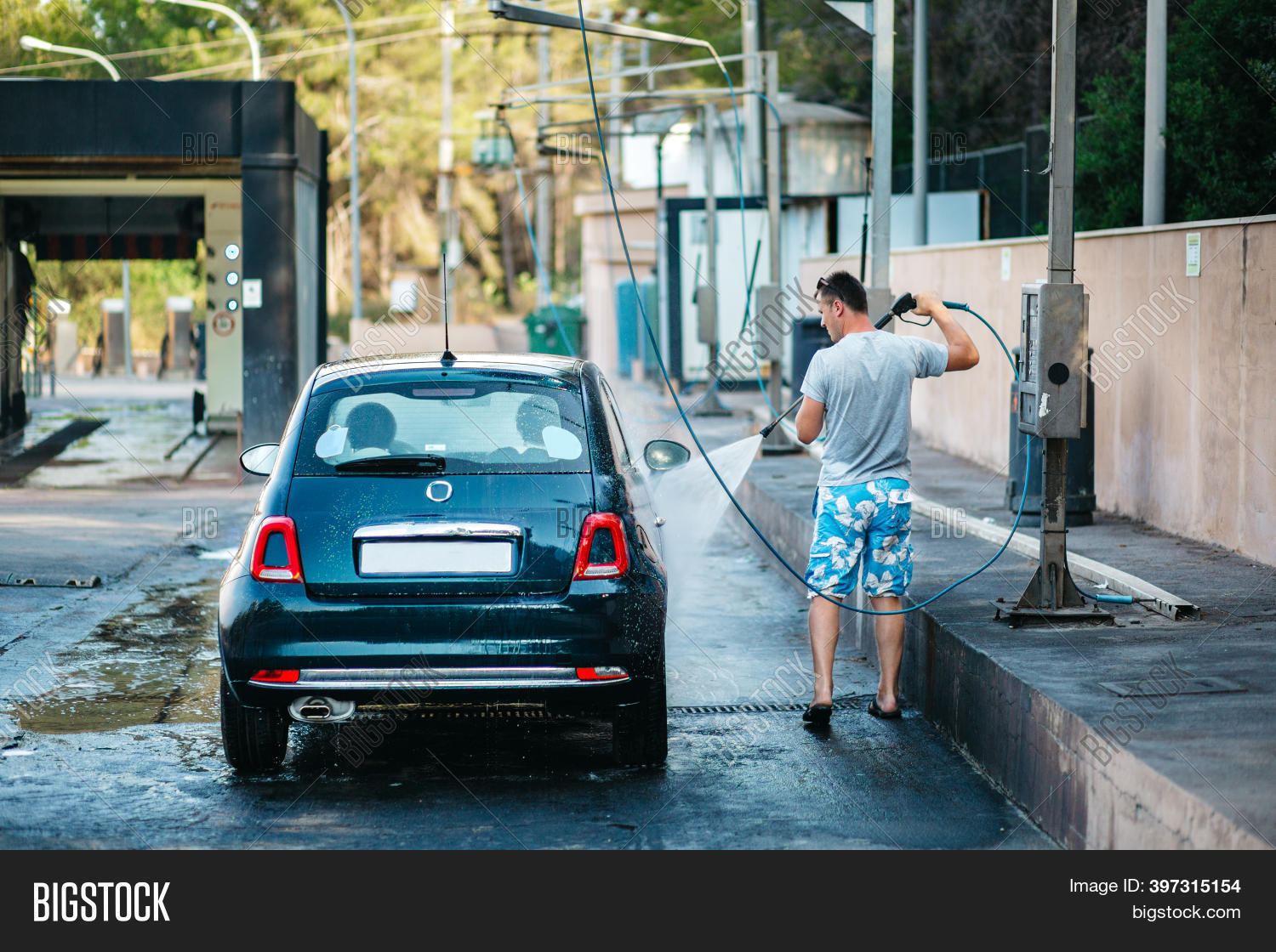 Man Cleaning Vehicle Image & Photo (Free Trial) | Bigstock