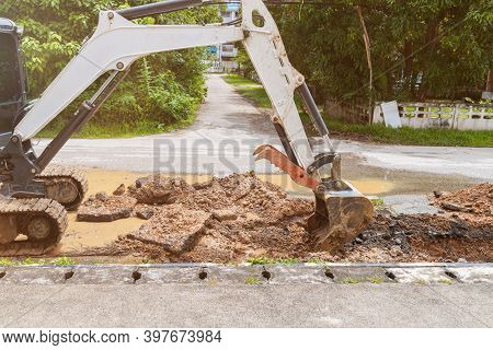 Backhoe Dig Repair Image & Photo (Free Trial) | Bigstock