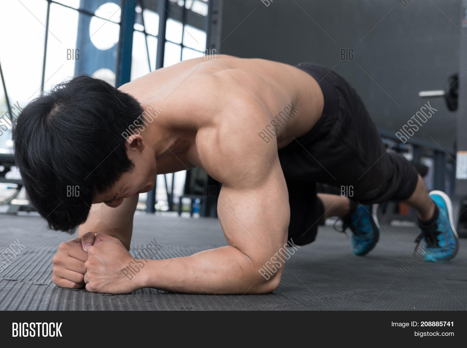Muscle Man Doing Plank Image & Photo (Free Trial) | Bigstock