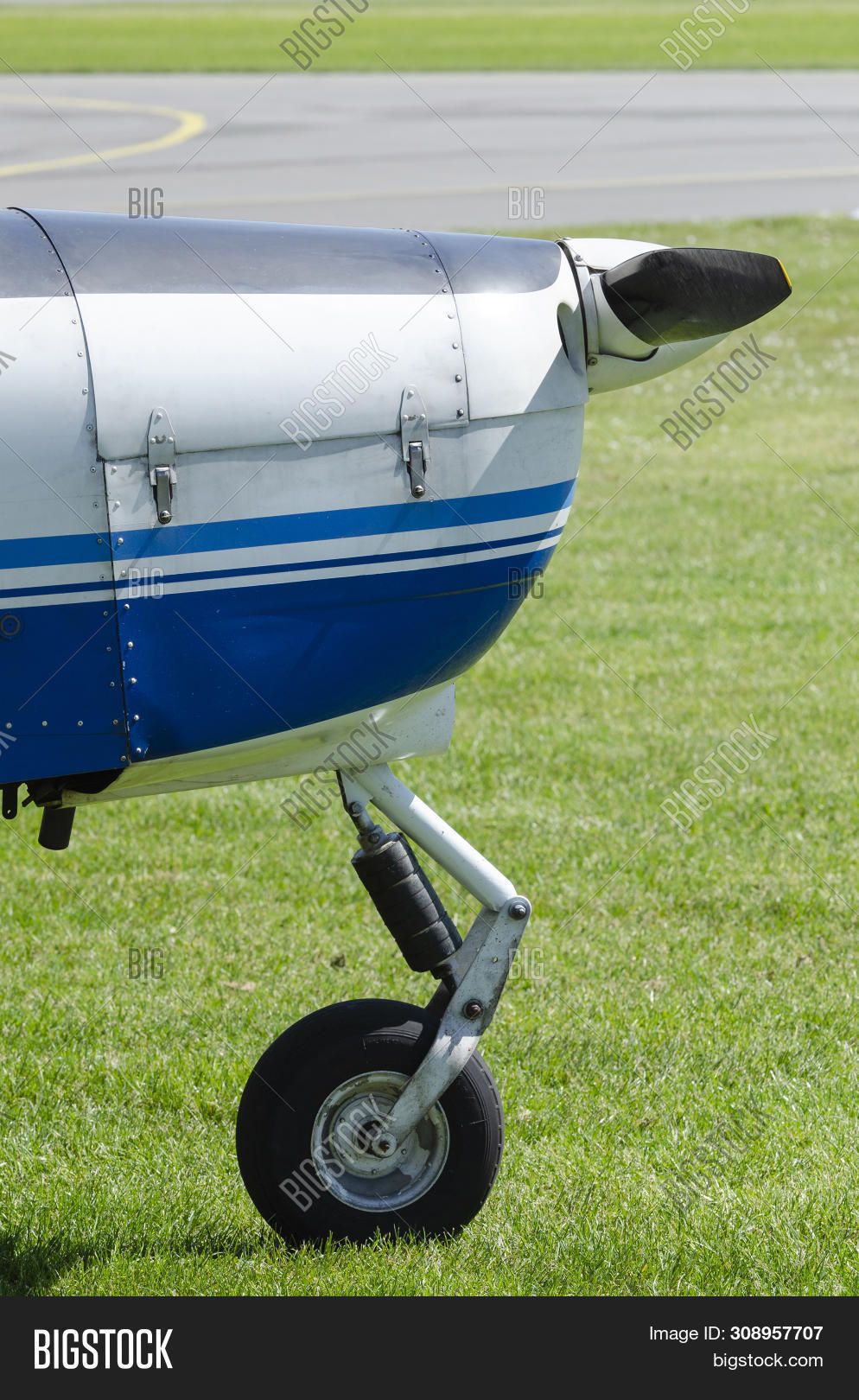 Nose Nose Wheel Single Image & Photo (Free Trial) | Bigstock