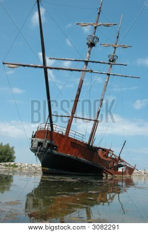 Pirate Ship Front View Image & Photo (Free Trial) | Bigstock